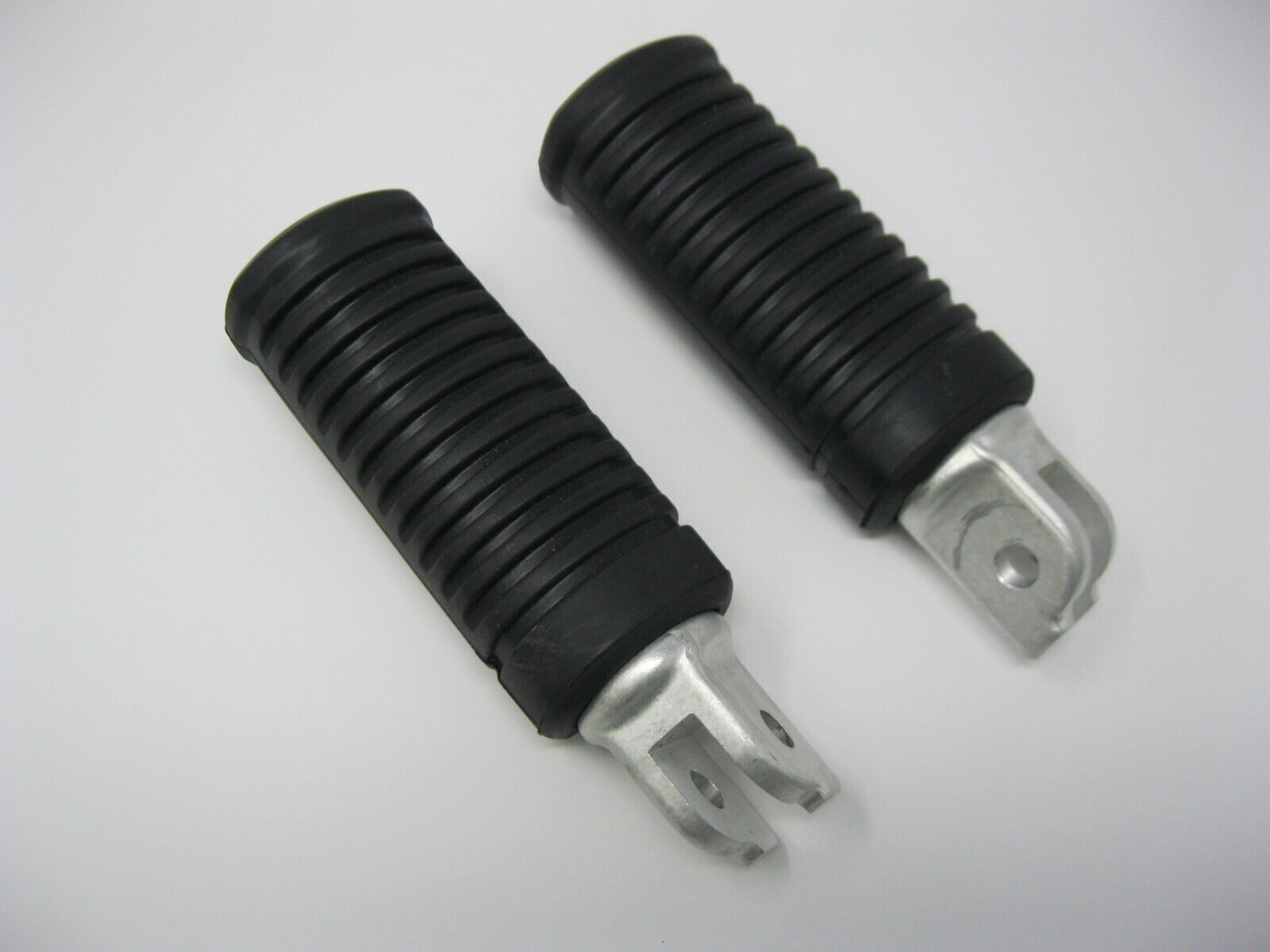 Harley-Davidson OEM 18-22 Rider Foot Pegs 50501106 & 50501107 ...